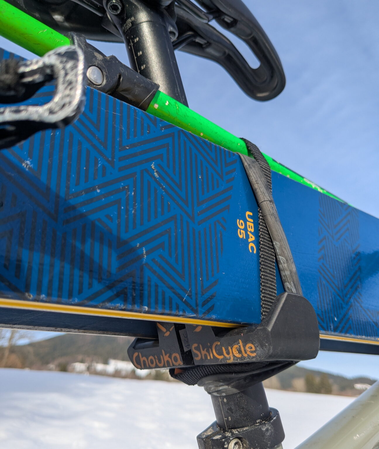 SkiCycle, porte-skis pour vélo : le combo vélo-ski simple et efficace